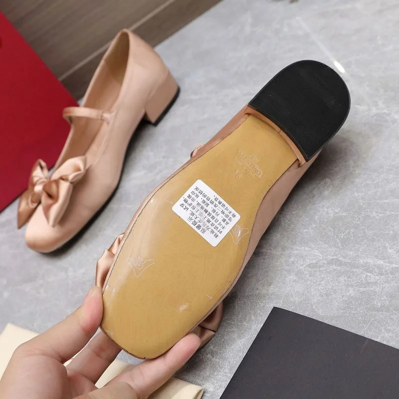 Exact replica Valentino Low Shoes