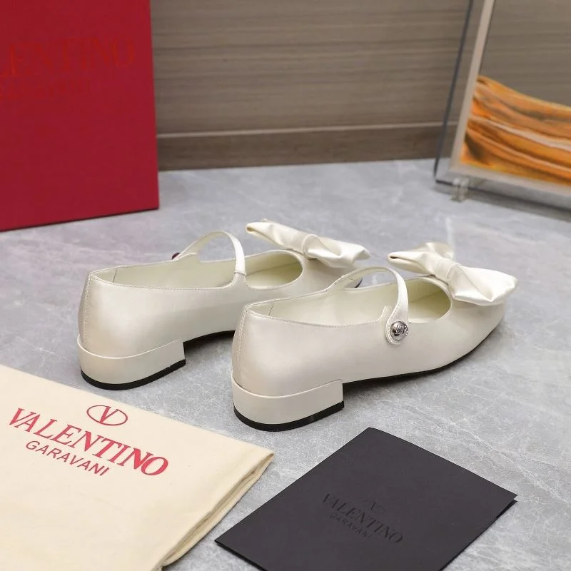 Reasonably priced Valentino Low Shoes