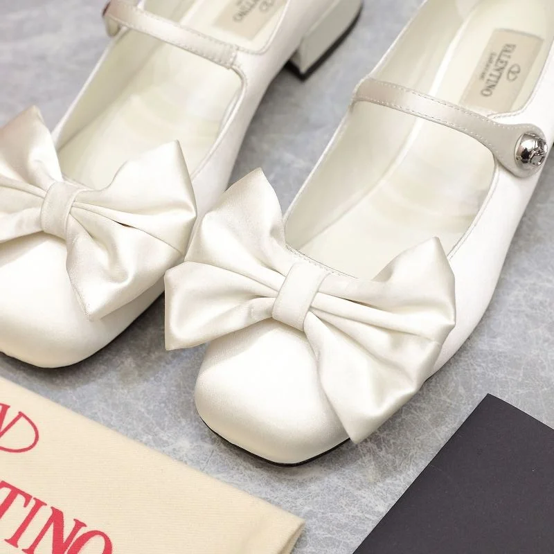 Reasonably priced Valentino Low Shoes