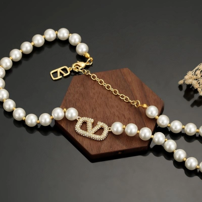 Low-cost Valentino Necklaces