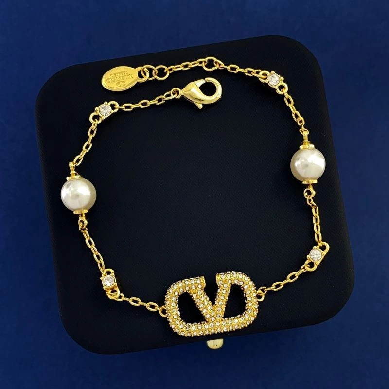 Brand-authenticated Valentino Necklaces