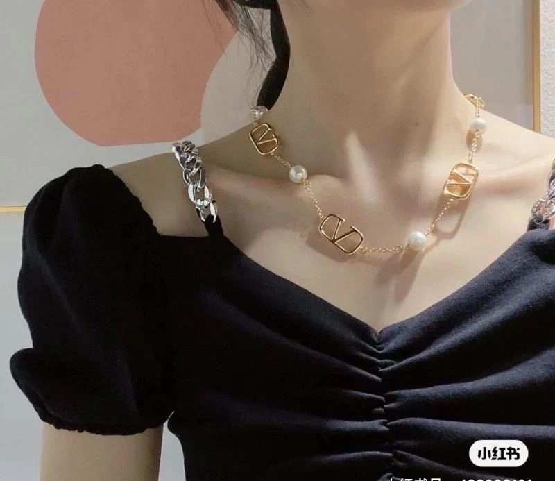 Factory-made Valentino Necklaces