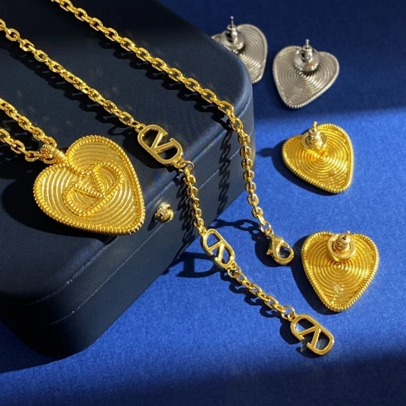 Brand-authenticated Valentino Necklaces