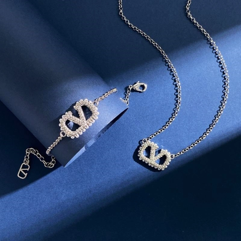 Precise copy Valentino Necklaces