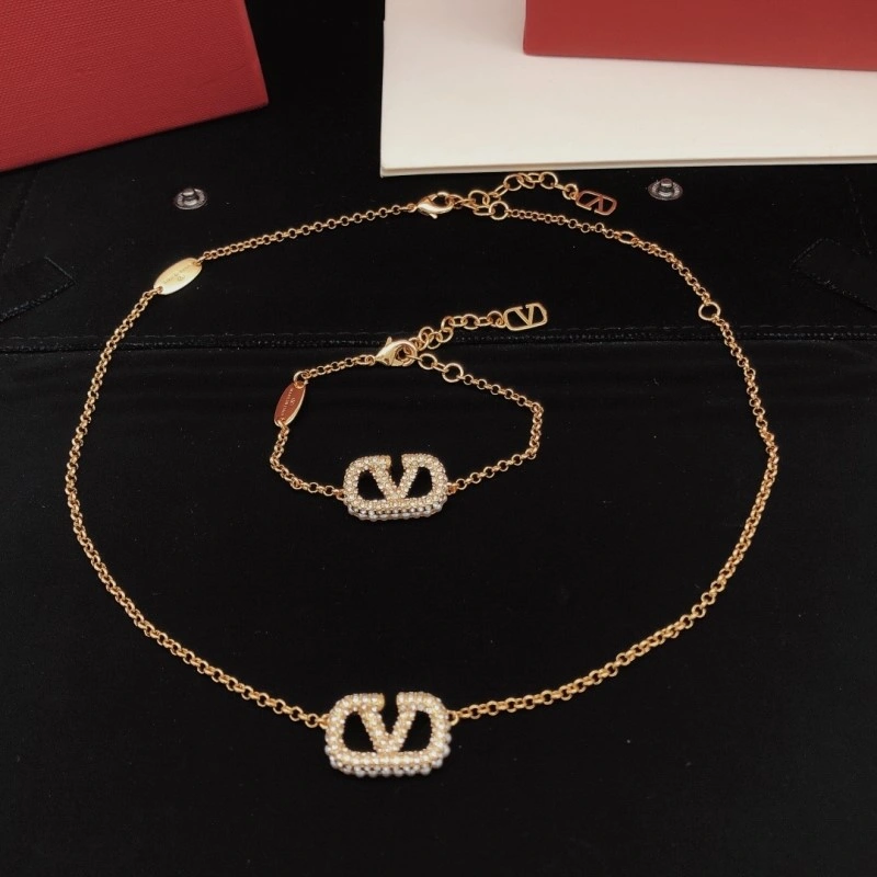 Mirror quality Valentino Necklaces