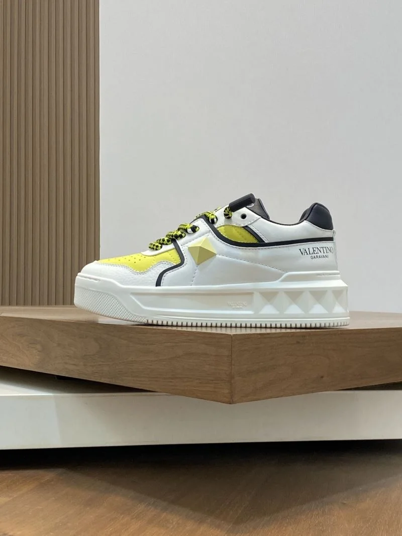 Top match Valentino One Stud Shoes