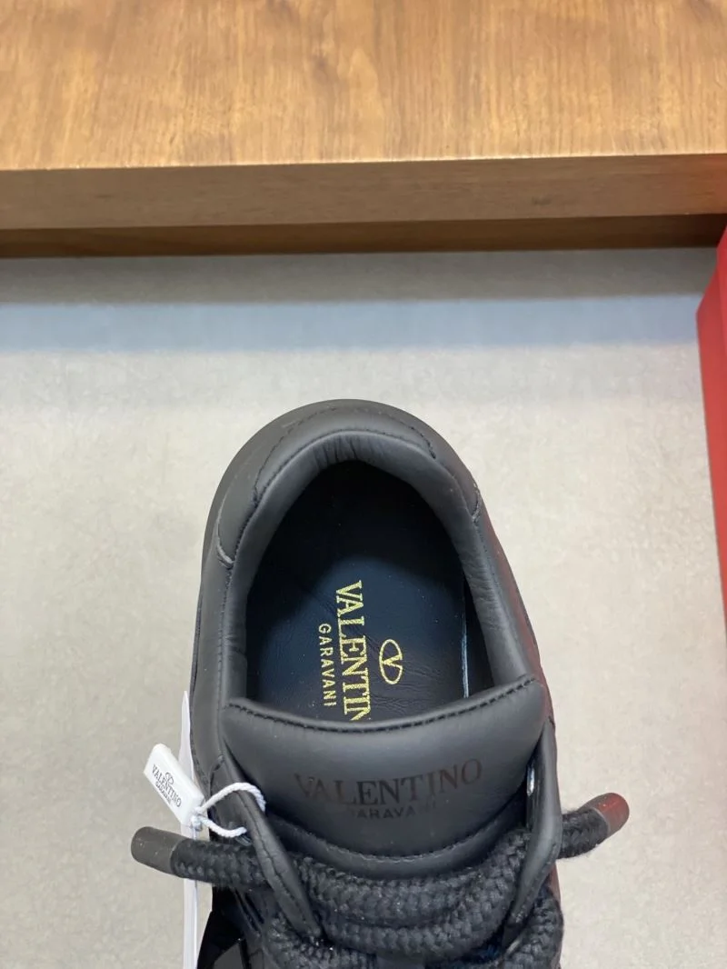 Accurate model Valentino One Stud Shoes
