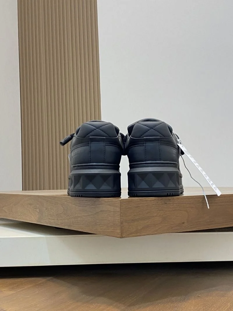 Accurate model Valentino One Stud Shoes