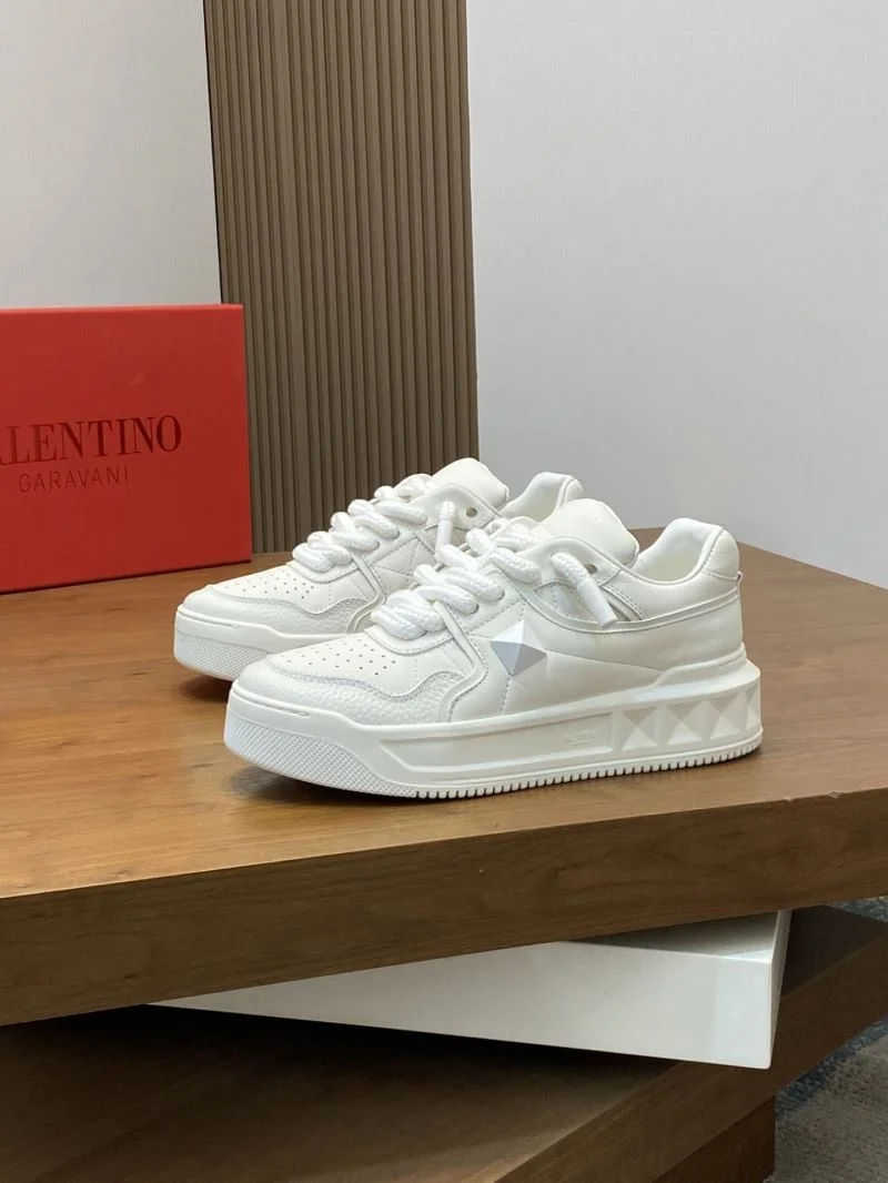 Accurate model Valentino One Stud Shoes