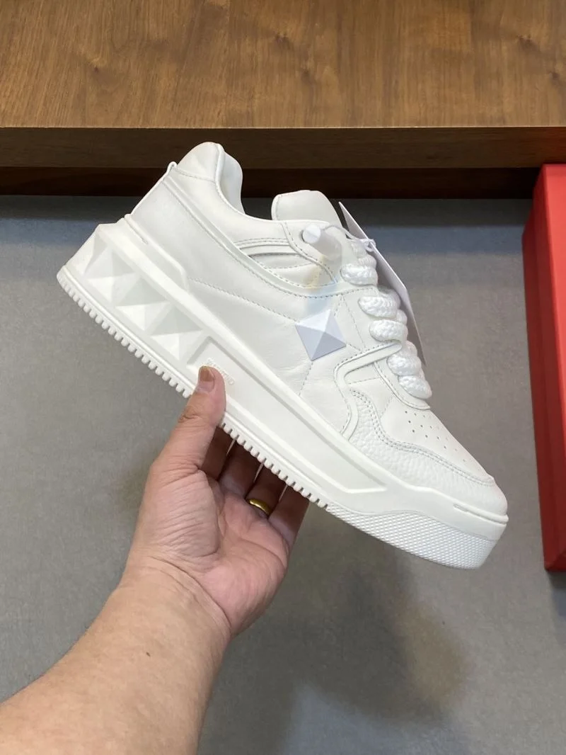 Accurate model Valentino One Stud Shoes