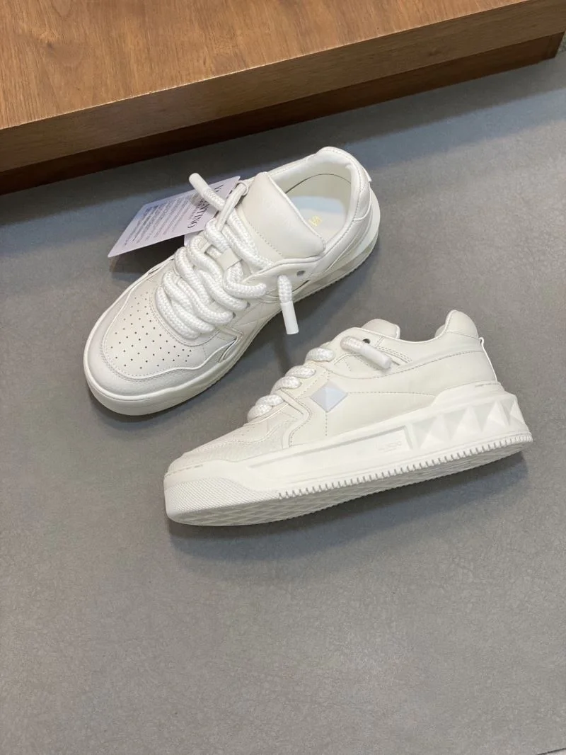 Accurate model Valentino One Stud Shoes