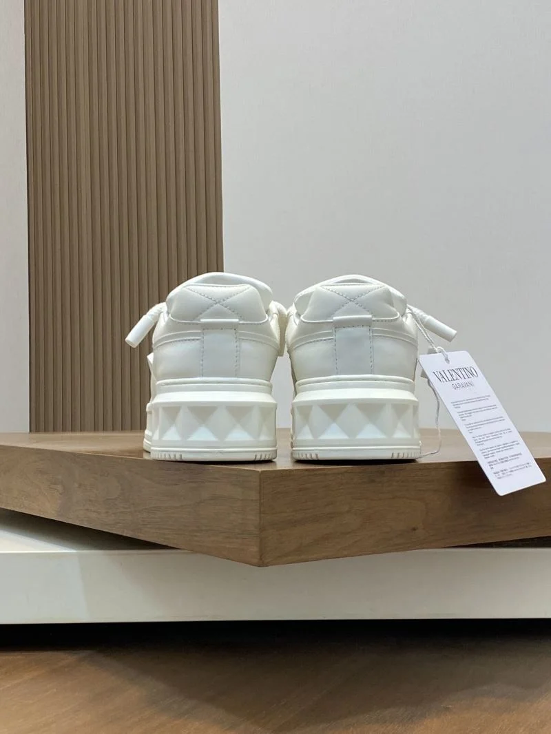 Accurate model Valentino One Stud Shoes