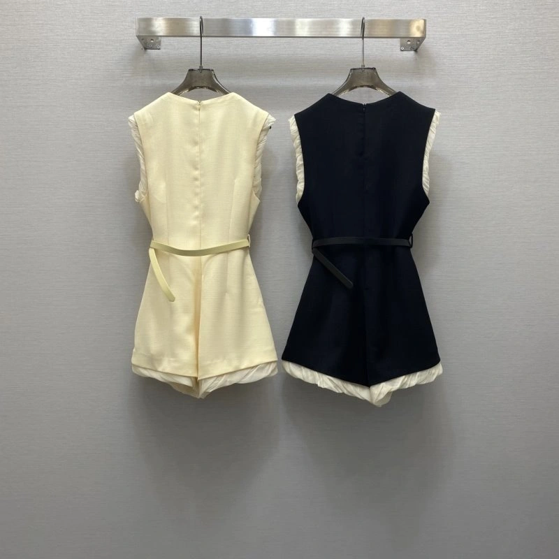 Accurate model Valentino Outwear
