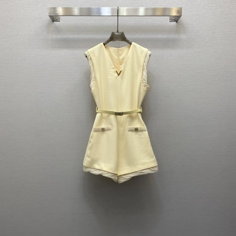 Accurate model Valentino Outwear