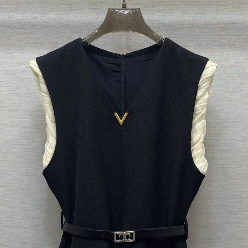 Accurate model Valentino Outwear