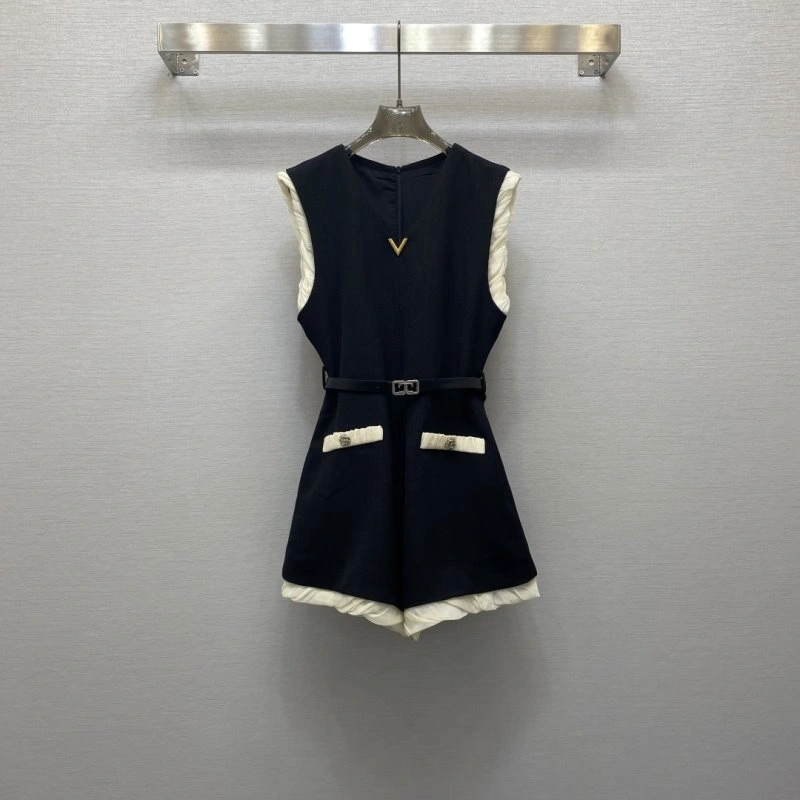 Accurate model Valentino Outwear