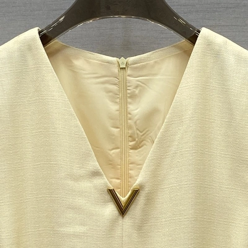 Accurate model Valentino Outwear