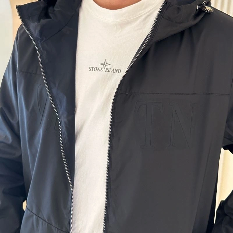 Accurate model Valentino Outwear
