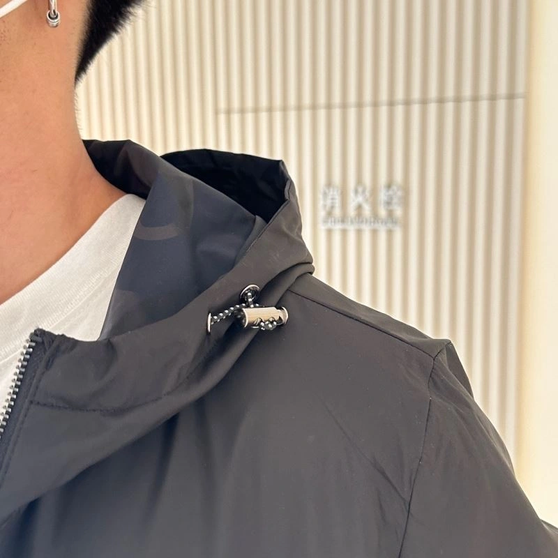 Accurate model Valentino Outwear