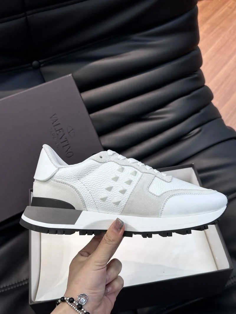 Accurate model Valentino Rockrunner Shoes