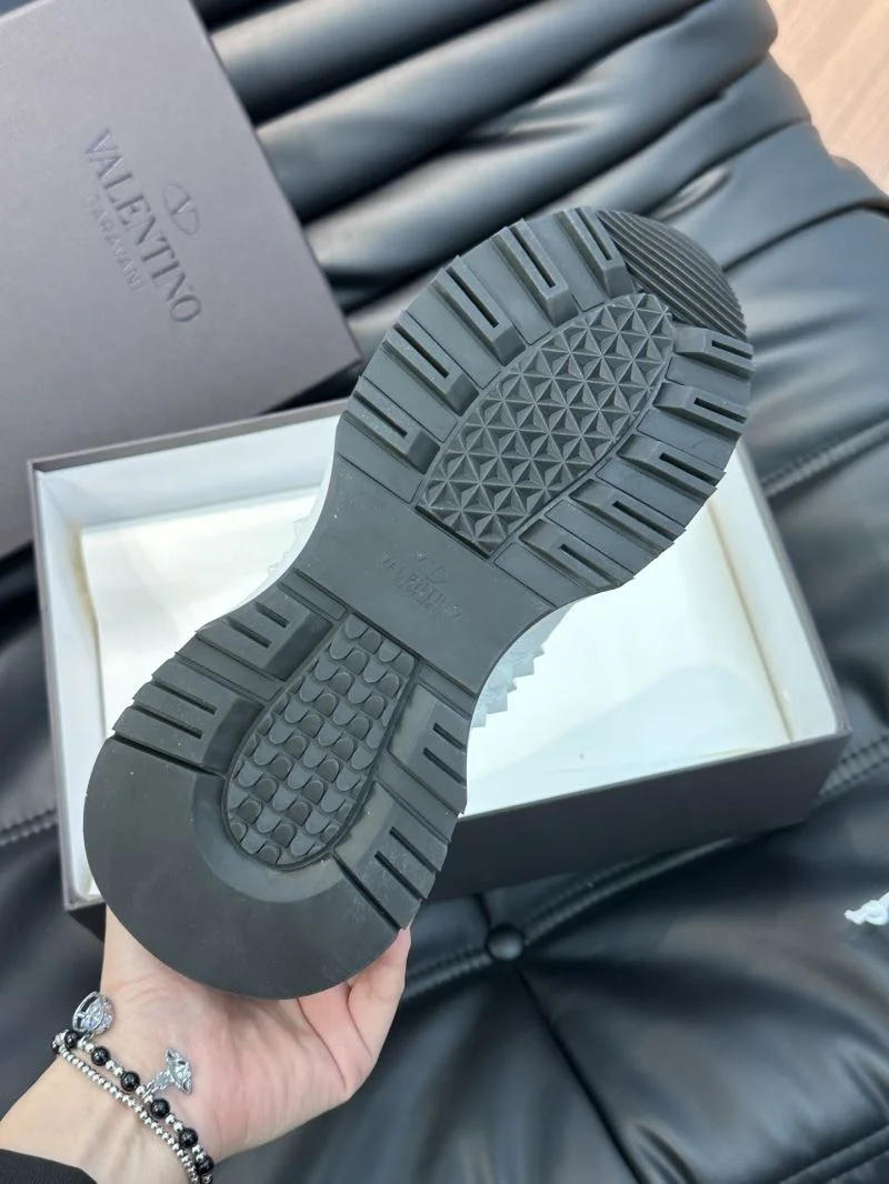 Accurate model Valentino Rockrunner Shoes