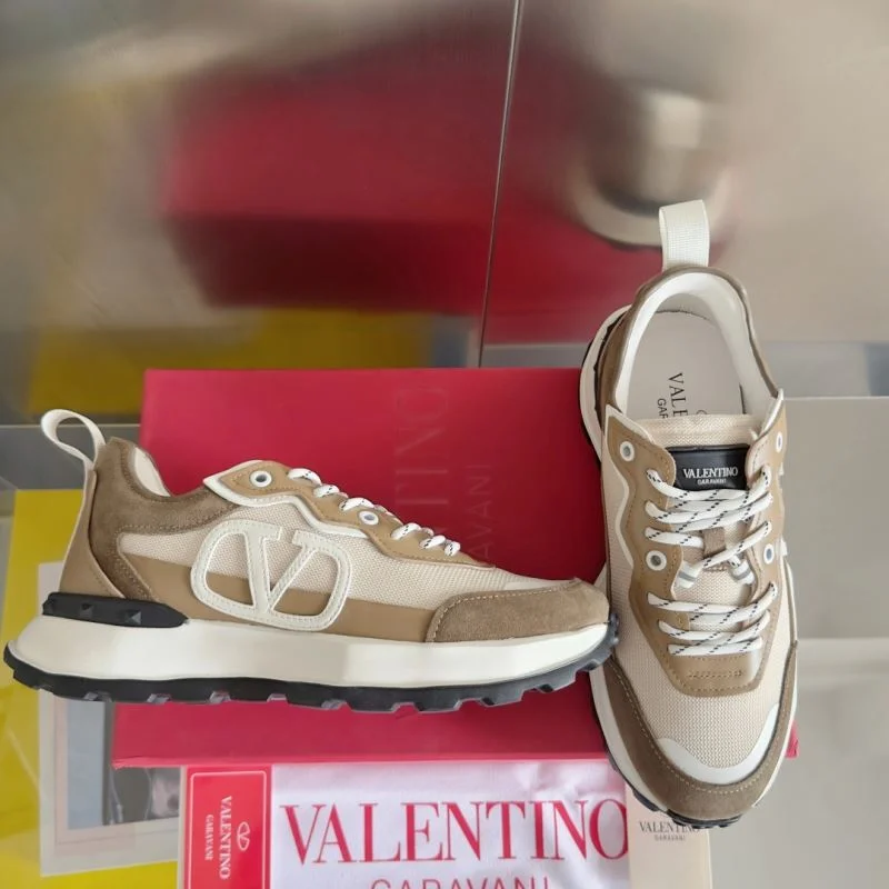 Legit Valentino Rockrunner Shoes