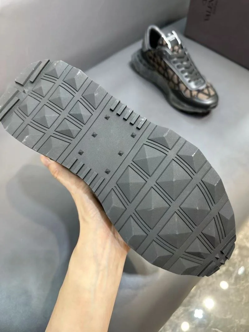 High accuracy Valentino Rockrunner Shoes