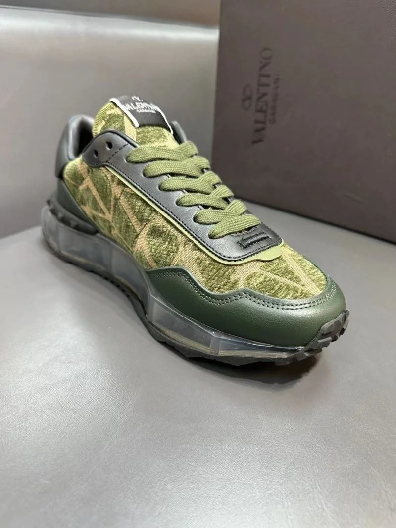 Accurate model Valentino Rockrunner Shoes