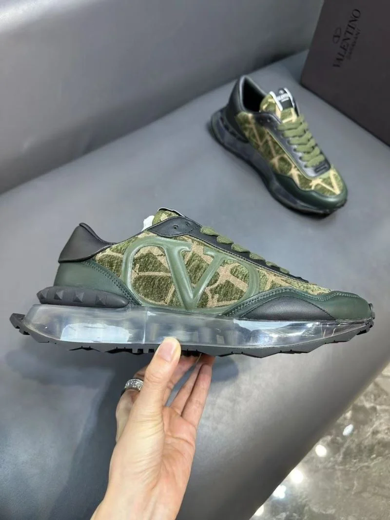 Accurate model Valentino Rockrunner Shoes