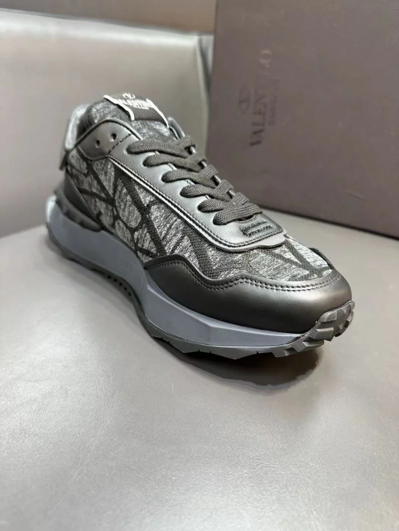 Exact replica Valentino Rockrunner Shoes