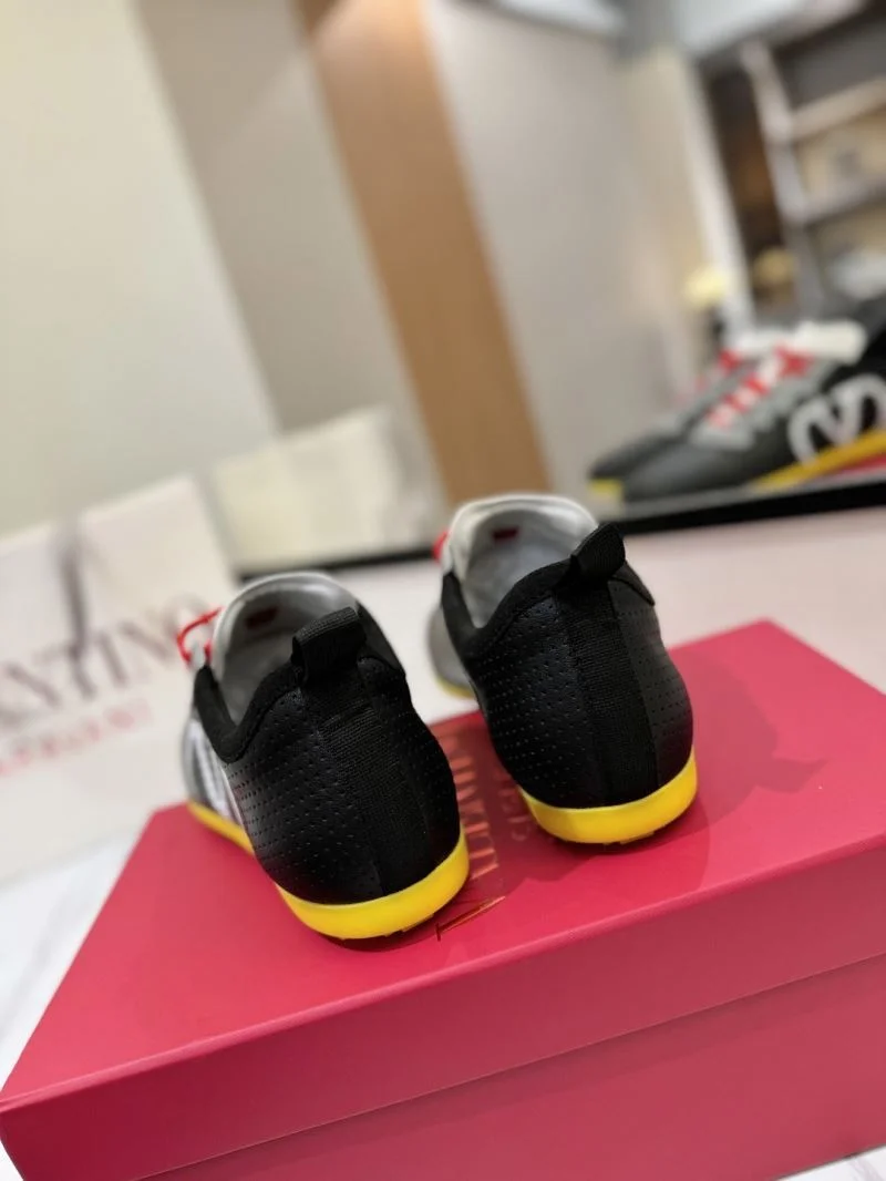 Accurate model Valentino Rockrunner Shoes