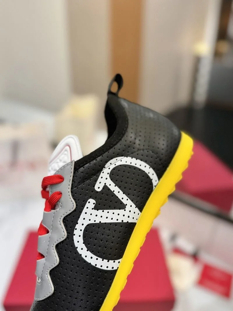 Accurate model Valentino Rockrunner Shoes