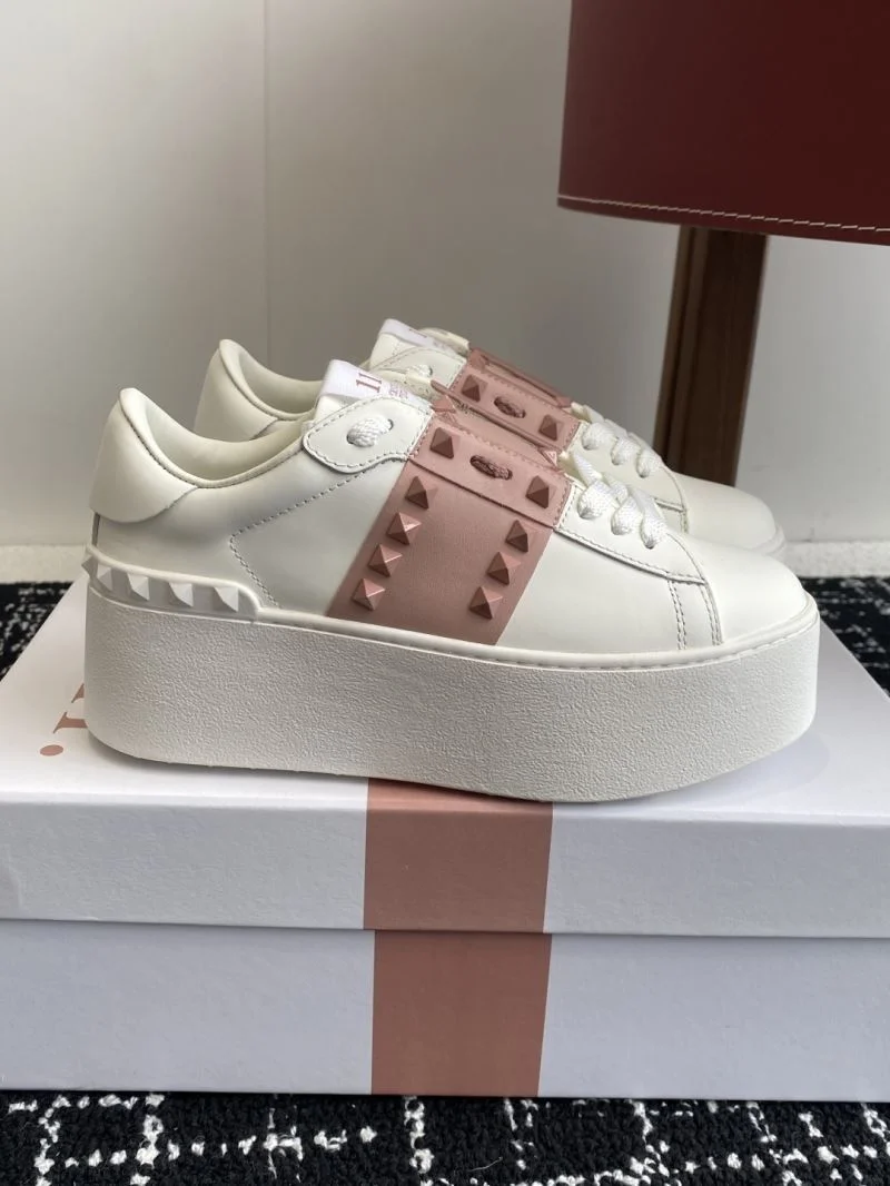 Accurate model Valentino Rockstud Untitled Shoes