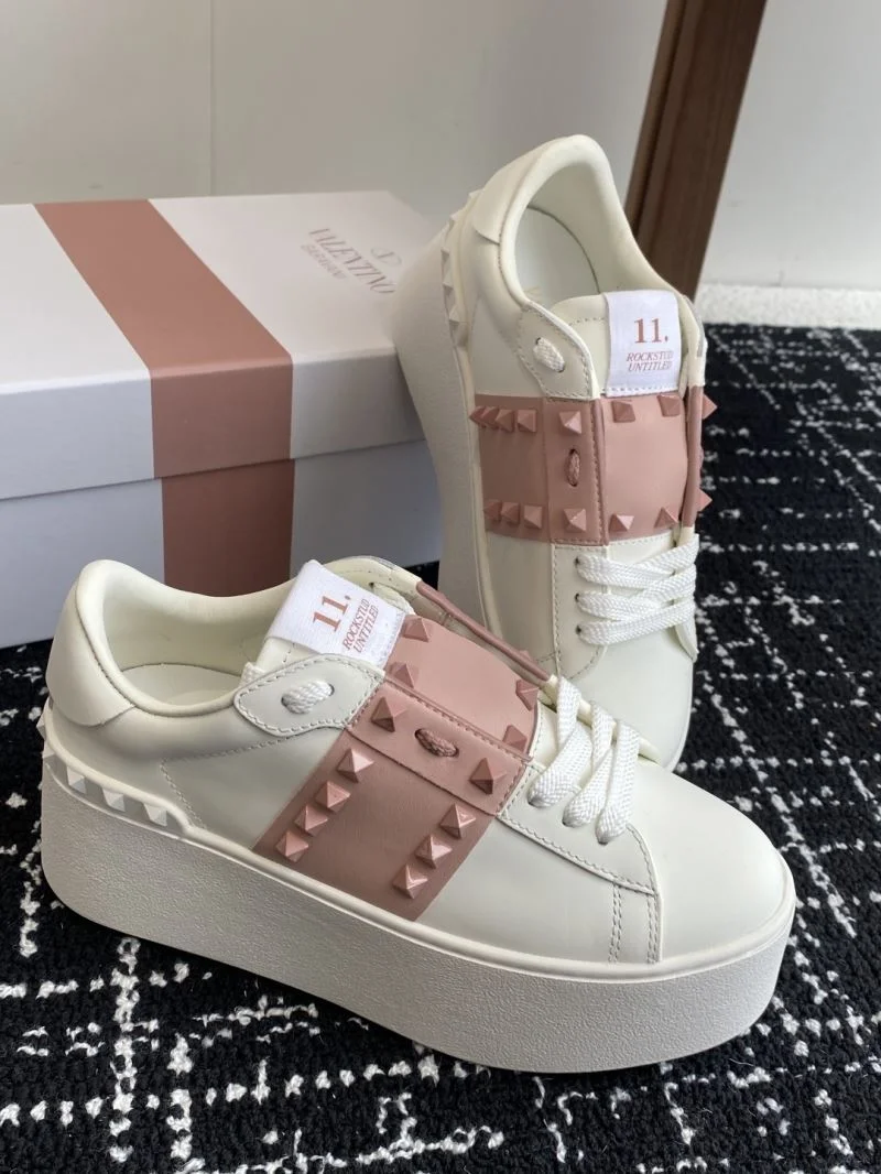Accurate model Valentino Rockstud Untitled Shoes