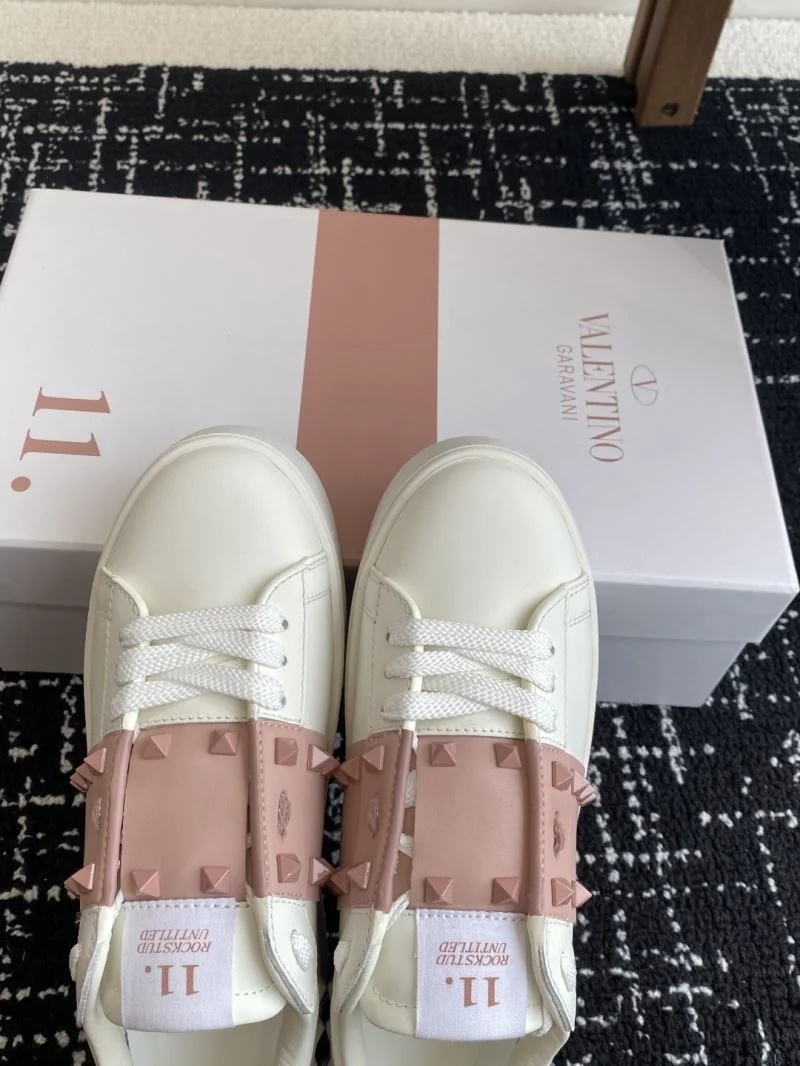 Accurate model Valentino Rockstud Untitled Shoes