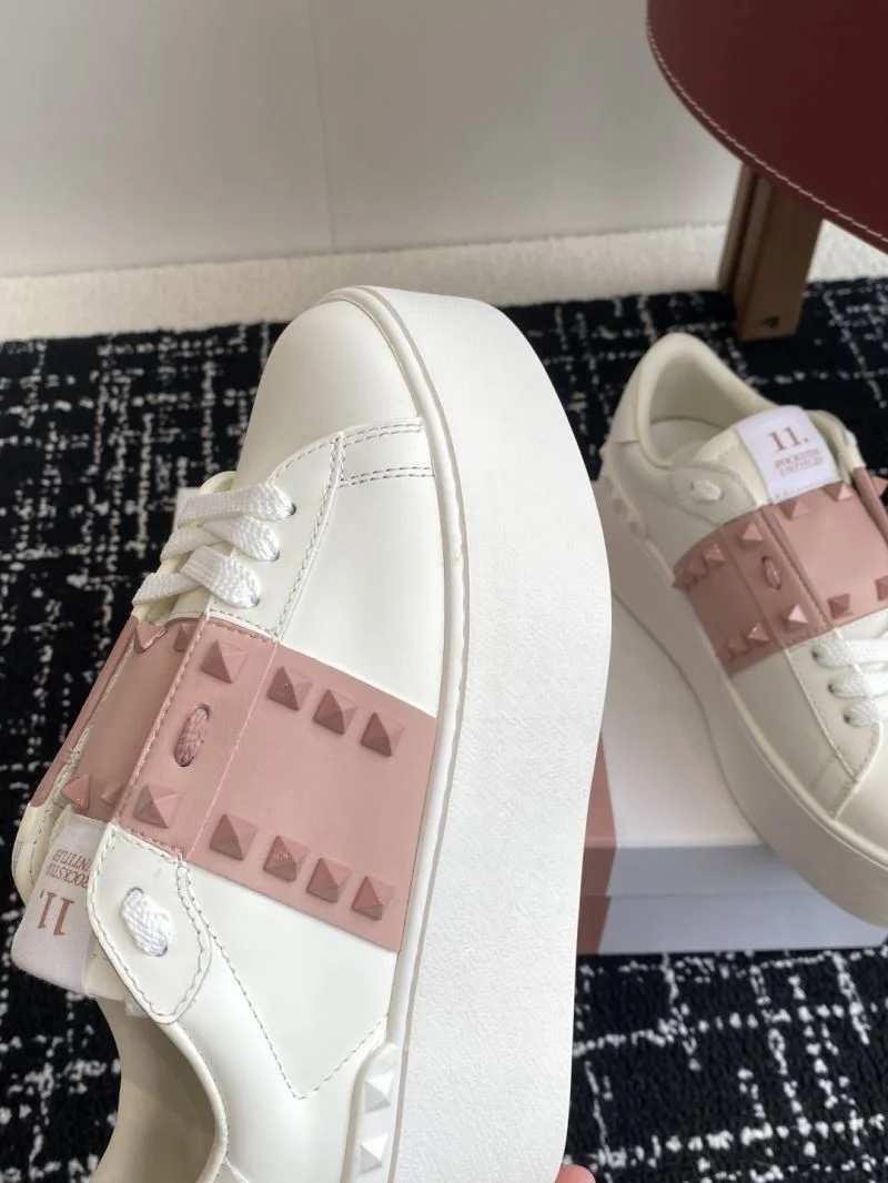 Accurate model Valentino Rockstud Untitled Shoes