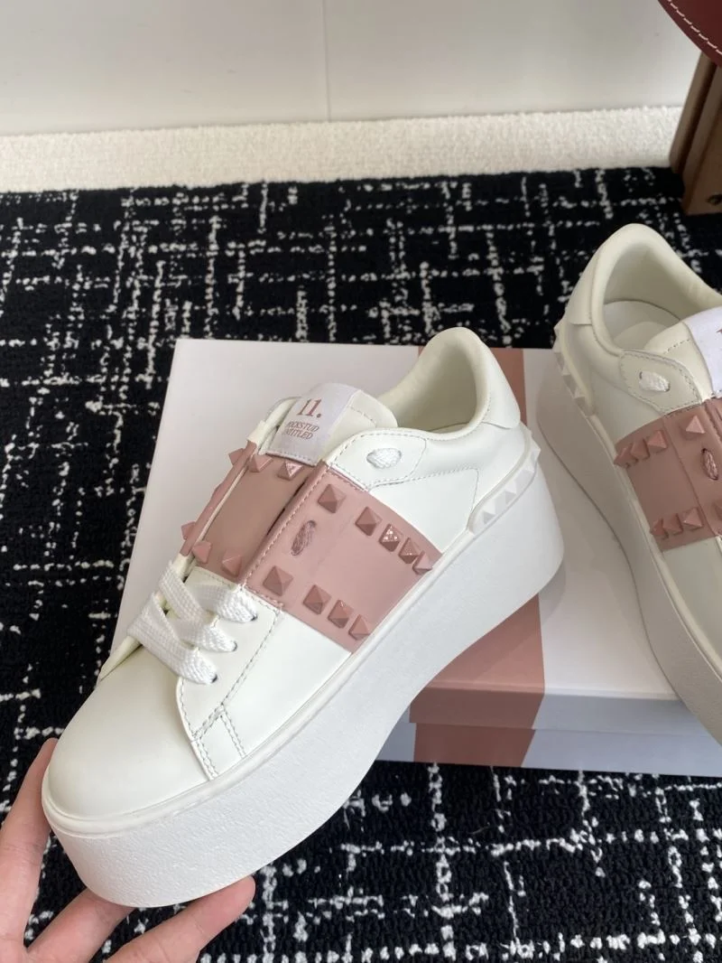 Accurate model Valentino Rockstud Untitled Shoes
