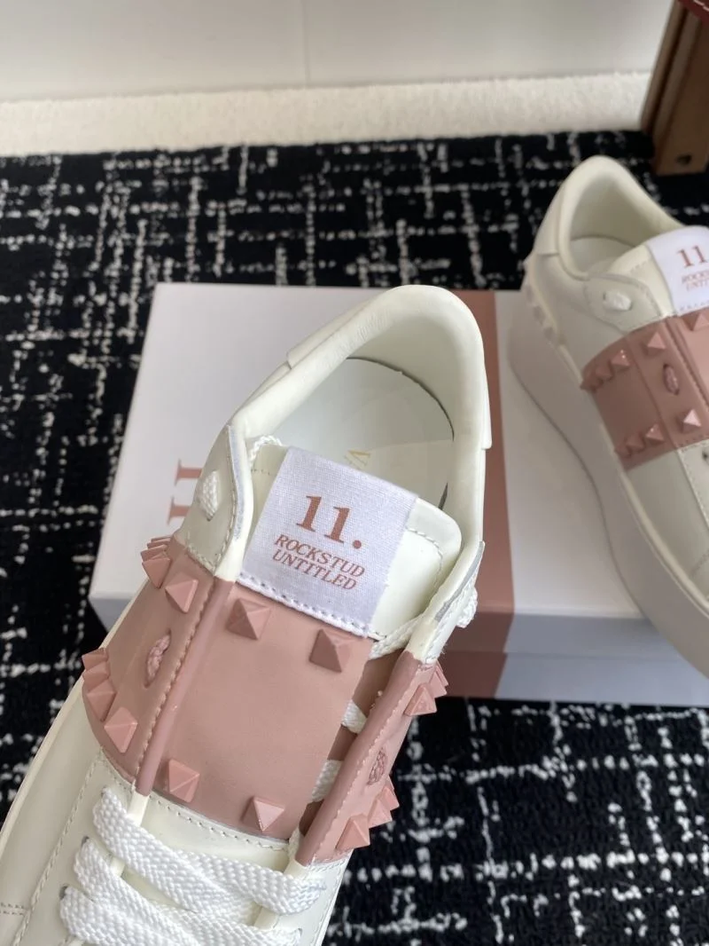 Accurate model Valentino Rockstud Untitled Shoes