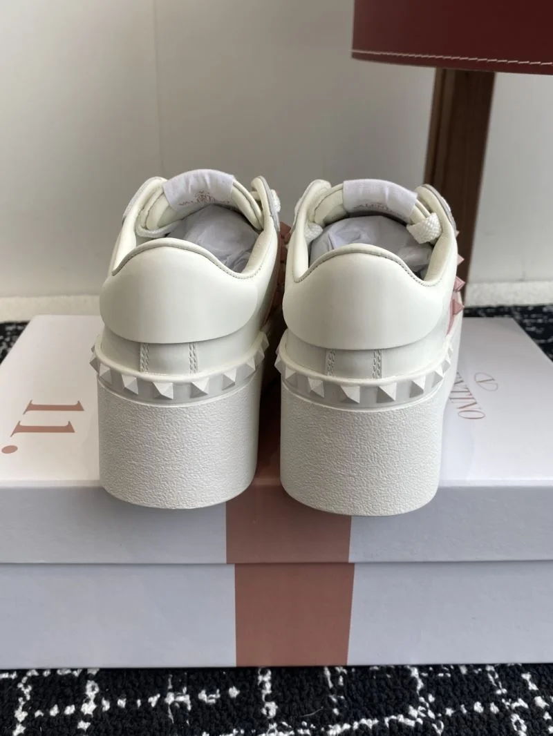 Accurate model Valentino Rockstud Untitled Shoes