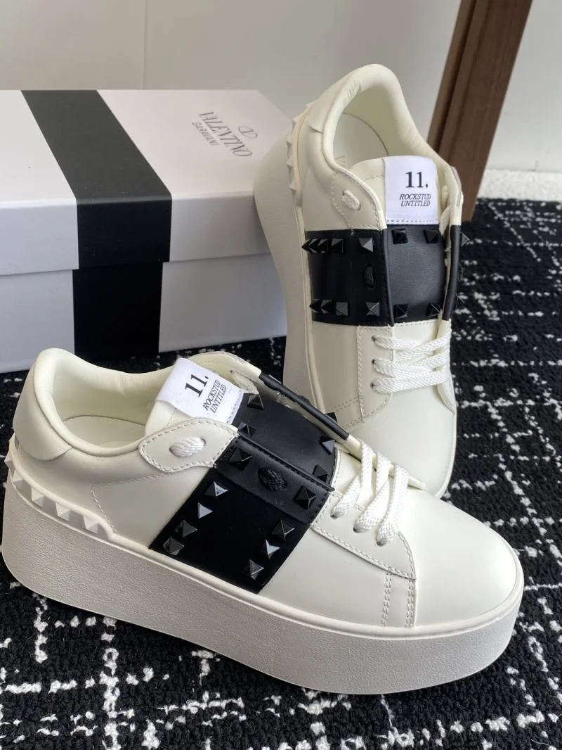 Top mirror Valentino Rockstud Untitled Shoes