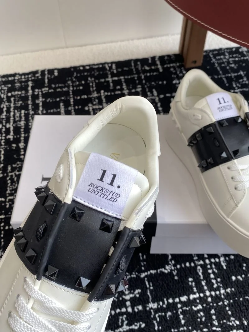 Top mirror Valentino Rockstud Untitled Shoes