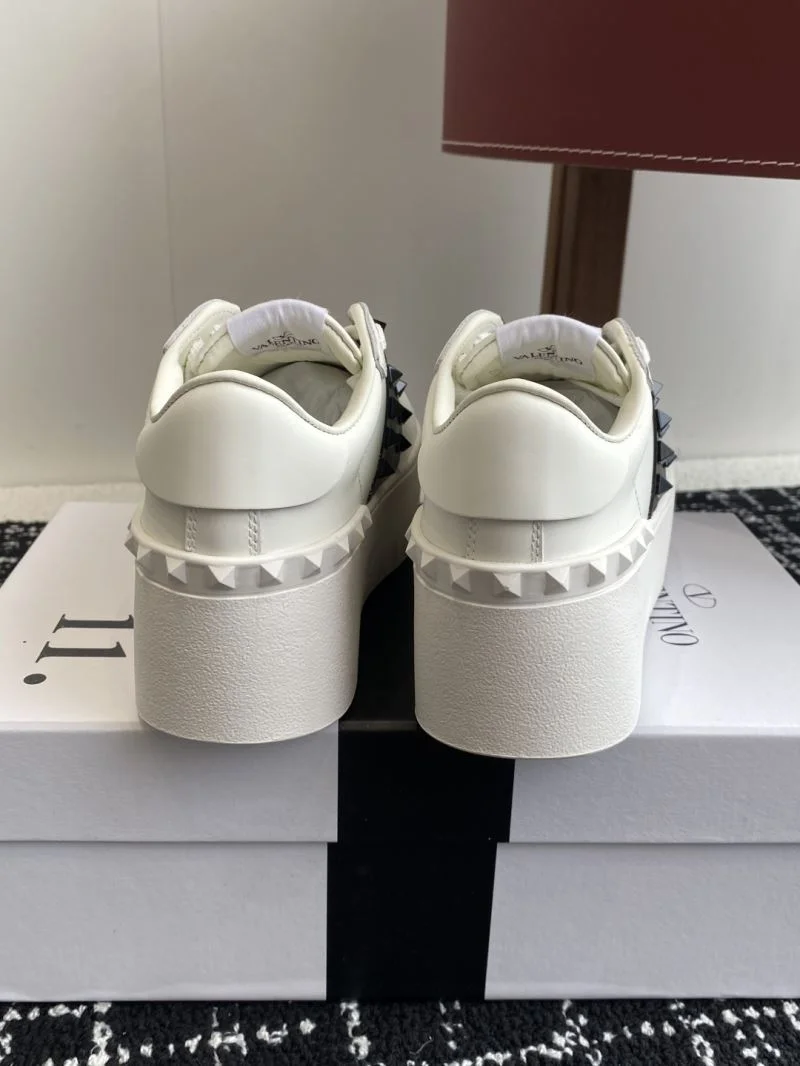 Top mirror Valentino Rockstud Untitled Shoes