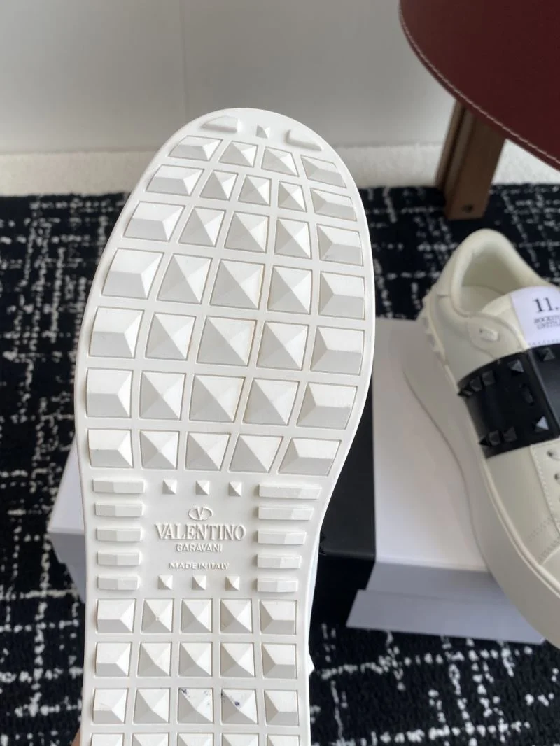 Top mirror Valentino Rockstud Untitled Shoes