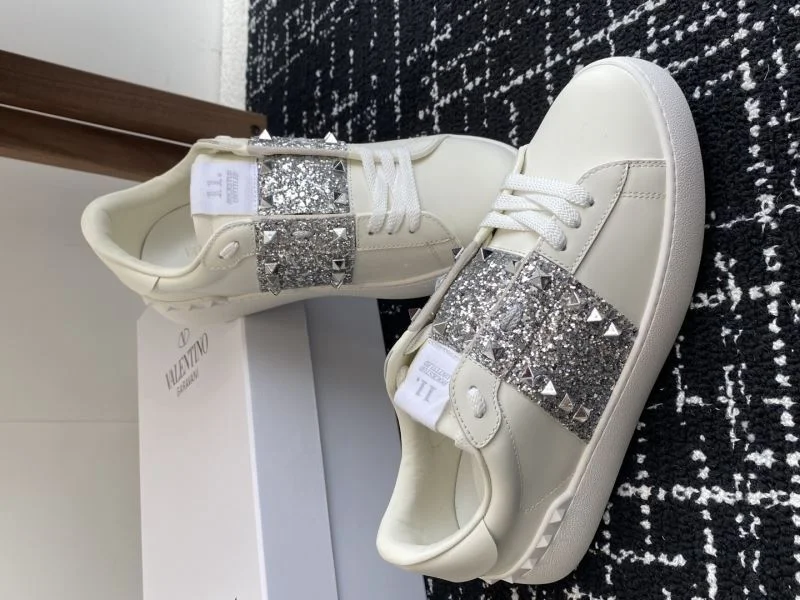 Brand-original Valentino Rockstud Untitled Shoes