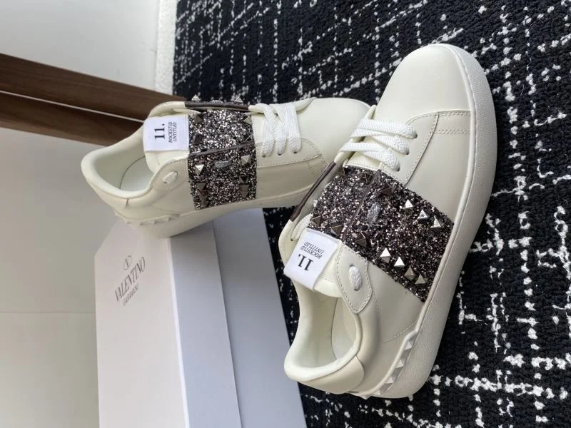 Mirror quality Valentino Rockstud Untitled Shoes