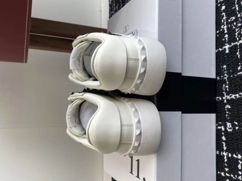 Top mirror Valentino Rockstud Untitled Shoes