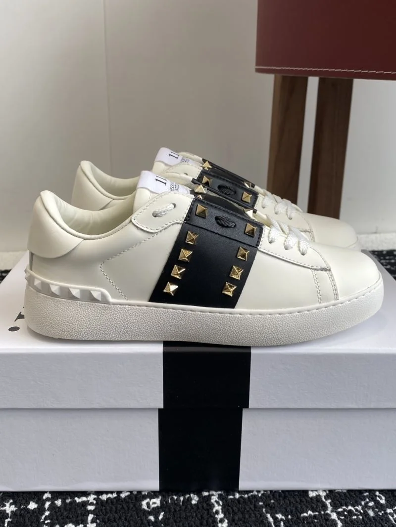 Value-priced Valentino Rockstud Untitled Shoes