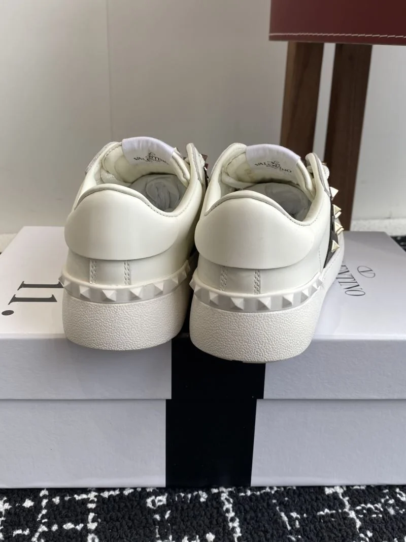 Value-priced Valentino Rockstud Untitled Shoes