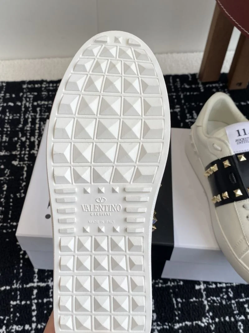 Value-priced Valentino Rockstud Untitled Shoes