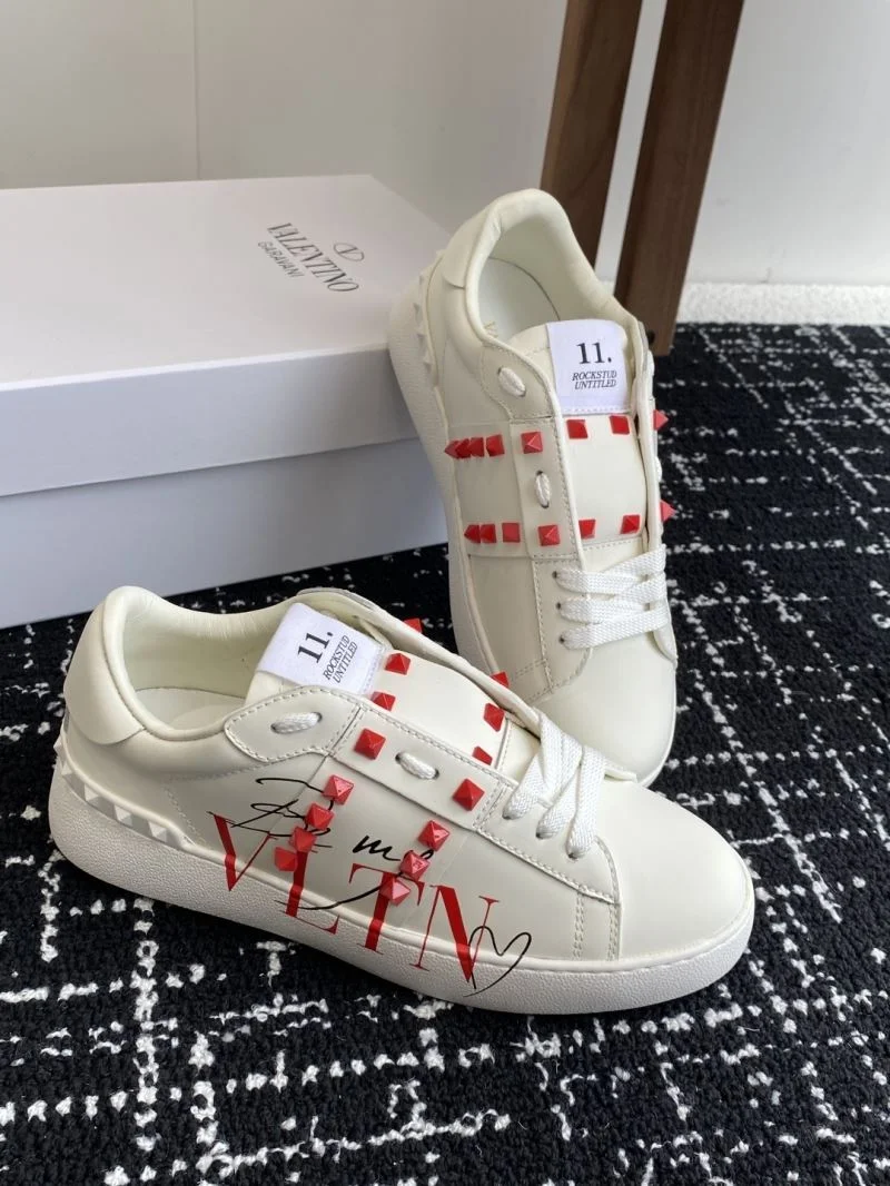 Top match Valentino Rockstud Untitled Shoes